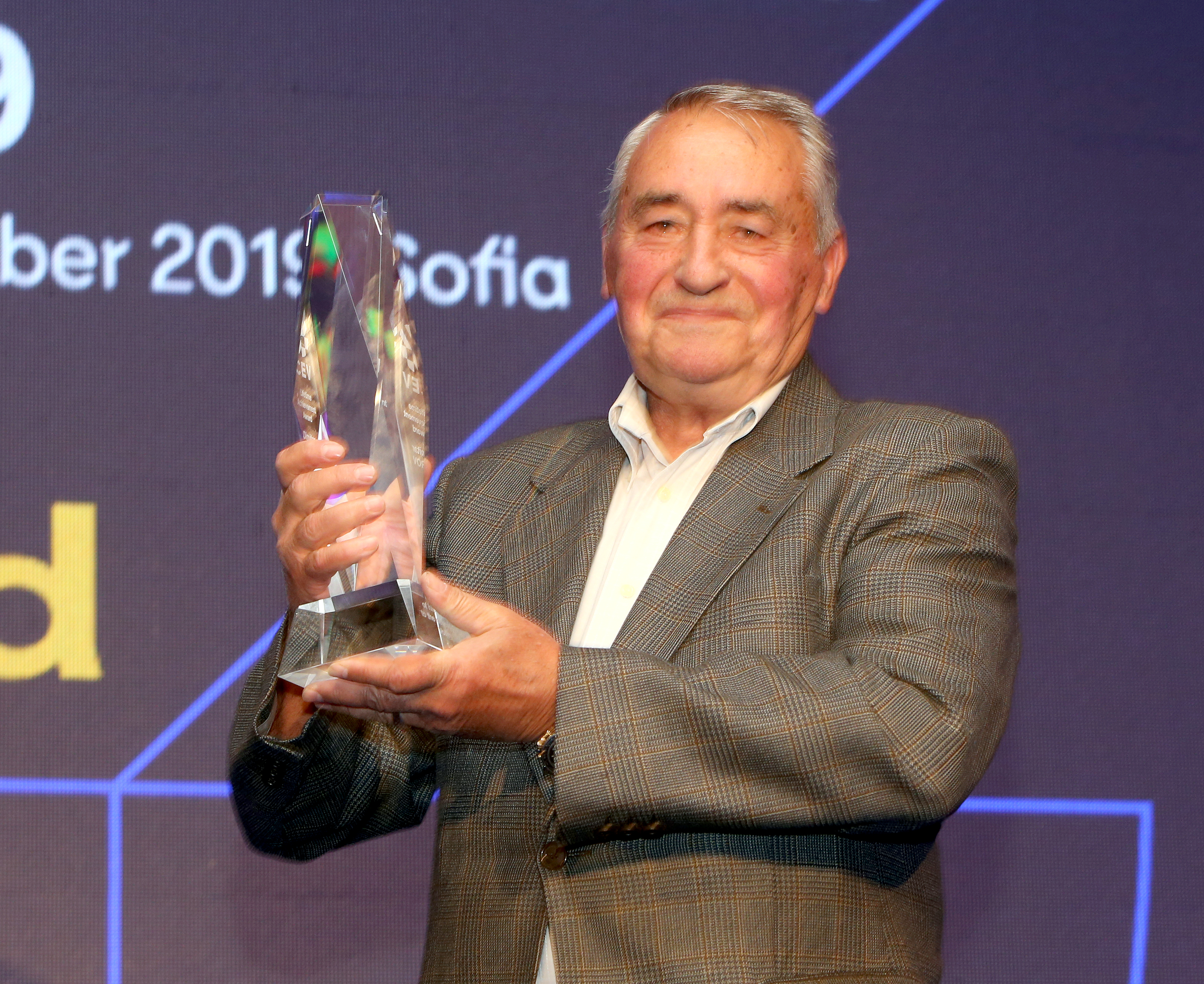 The legendary Bulgarian Dimitar Karov - 173 cm tall, bouncing 105 cm | InsideCEV